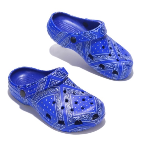 Shoe Affair | Shoes | Bandana Print Croc Style Lightweight Clogs In ...